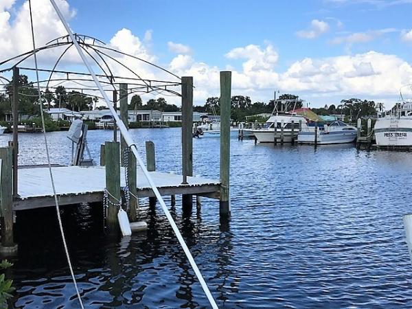 Colony Cove Mobile Home Park in Ellenton, FL | MHVillage