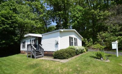 Cloverleaf Estates West Mobile Home Park in Carnegie, PA | MHVillage