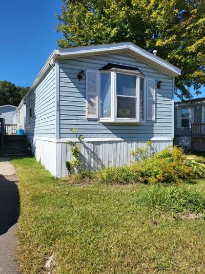 Commerce Meadows Mobile Home Park in Wixom, MI | MHVillage