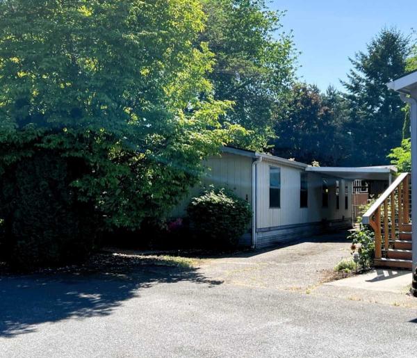 1986 Redman Mobile Home For Sale | 7918 SE King Road, Sp. #10 Milwaukie, OR