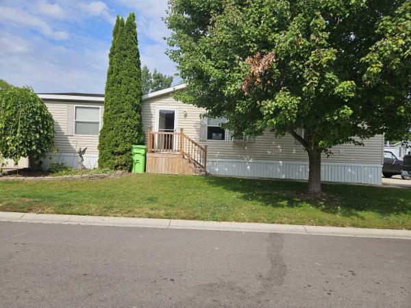 2004 Skyline Mobile Home For Sale | 406 Meadows Circle S. Wixom, MI