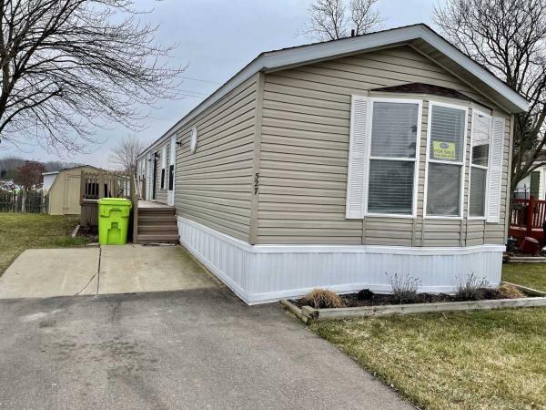 1998 Skyline Mobile Home For Sale | 527 Meadows Circle E. Wixom, MI