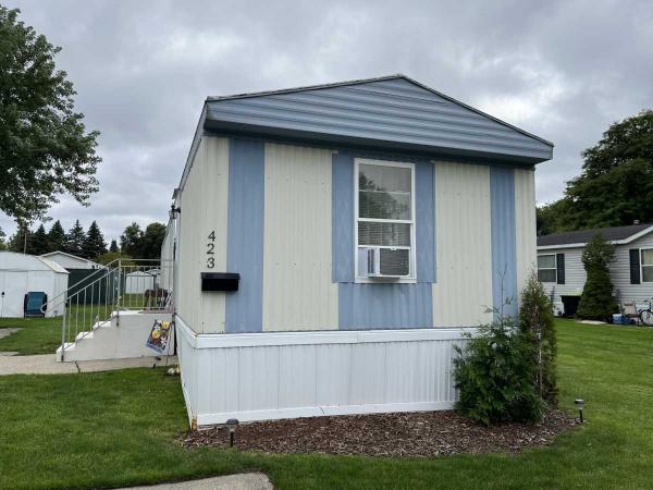 1990 Carrollton Mobile Home For Sale | 423 Laporte Ct. Rochester Hills, MI