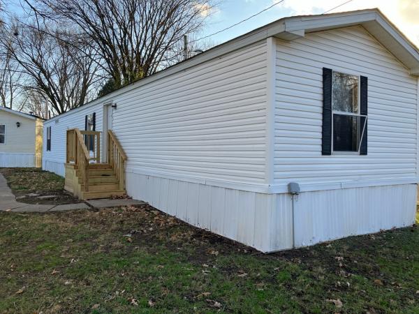 1993 Holly Park Mobile Home For Sale | 1624 S 25 W #83 Tipton, IN