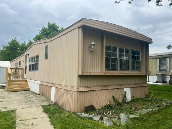 1974 Hallmark Mobile Home For Sale | 6008 Moeller Rd Lot 48 Fort Wayne, IN