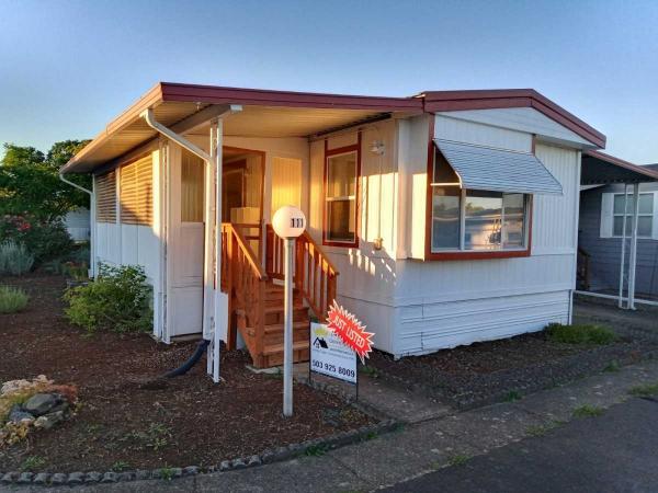 1976 Bendix Mobile Home For Sale | 2901 E 2nd St. #111 Newberg, OR