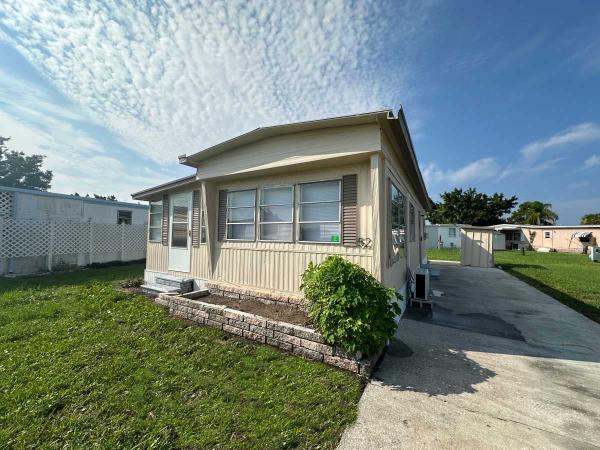 1982 Mobile Home For Sale | 2914 Azalea Run Lane Ruskin, FL