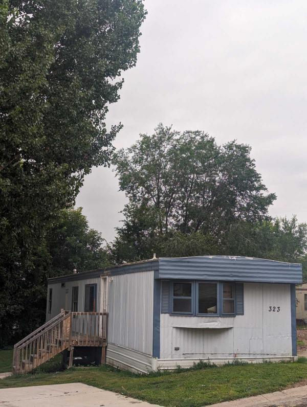 1974 Detroiter Mobile Home For Sale | 725 S 12th St # 323 Bismarck, ND