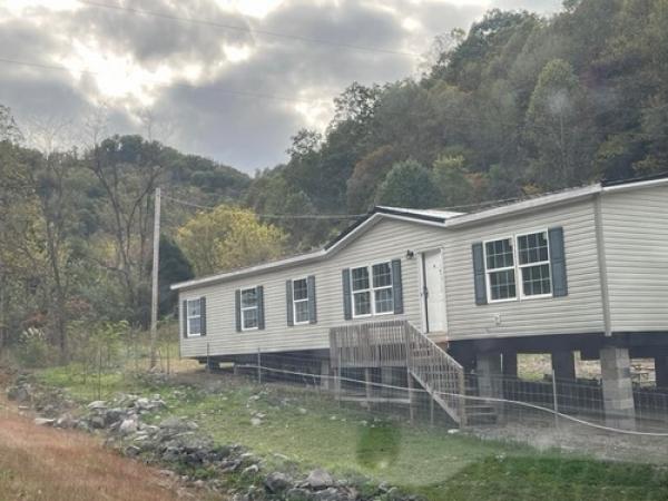 235 Right Fork Island Crk Phyllis, KY | MHVillage