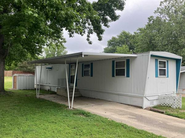 1971 Elcona HOmes Mobile Home For Sale | 7 Arapaho Dr. Belleville, IL