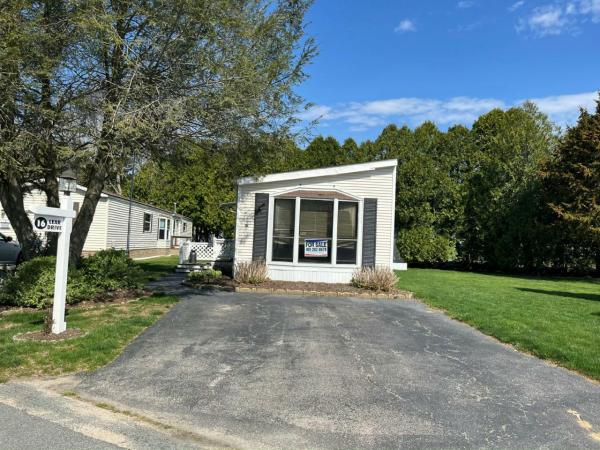 1986 Commodore Mobile Home For Sale | 16 Lear Drive Coventry, RI