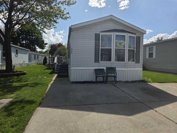 1997 Skyline Mobile Home For Sale | 330 Greenwood Dr Wixom, MI
