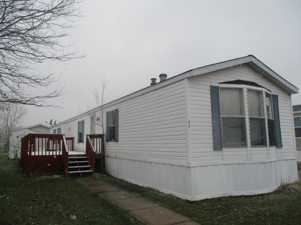 1995 Skyline Mobile Home For Sale | 4245 W. Jolly Rd. Lot #052 Lansing, MI