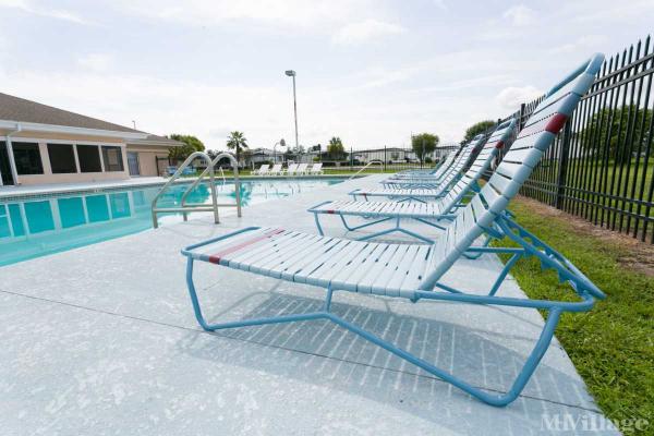 Paradise Lakes Mobile Home Park in Mulberry, FL | MHVillage