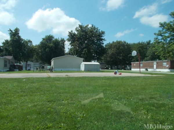 The Oaks Mobile Home Estates Mobile Home Park in Tolono, IL | MHVillage