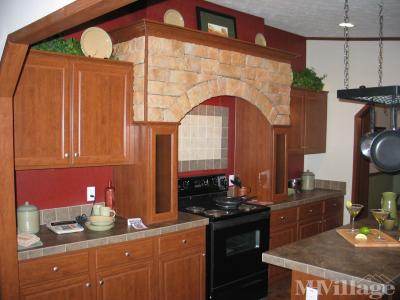 Rose Lake Estates Mobile Home Park in Pendleton, IN | MHVillage