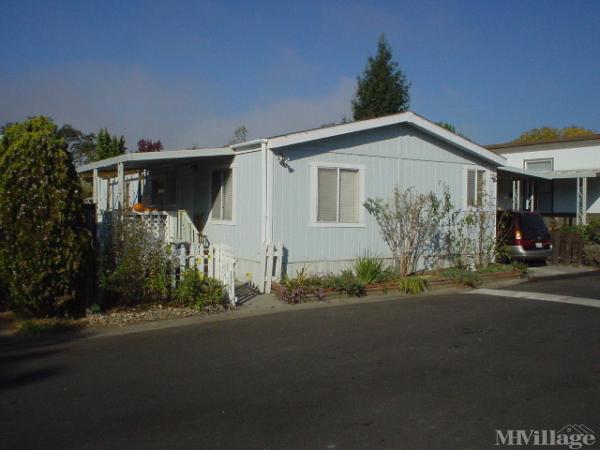 Royal Mobile Manor Mobile Home Park in Windsor, CA | MHVillage
