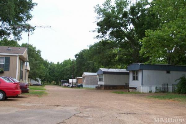 Spring Lake Family Mobile Home Park Mobile Home Park in Tyler, TX ...