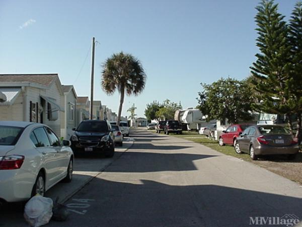 Upriver RV Resort Mobile Home Park in Fort Myers, FL | MHVillage